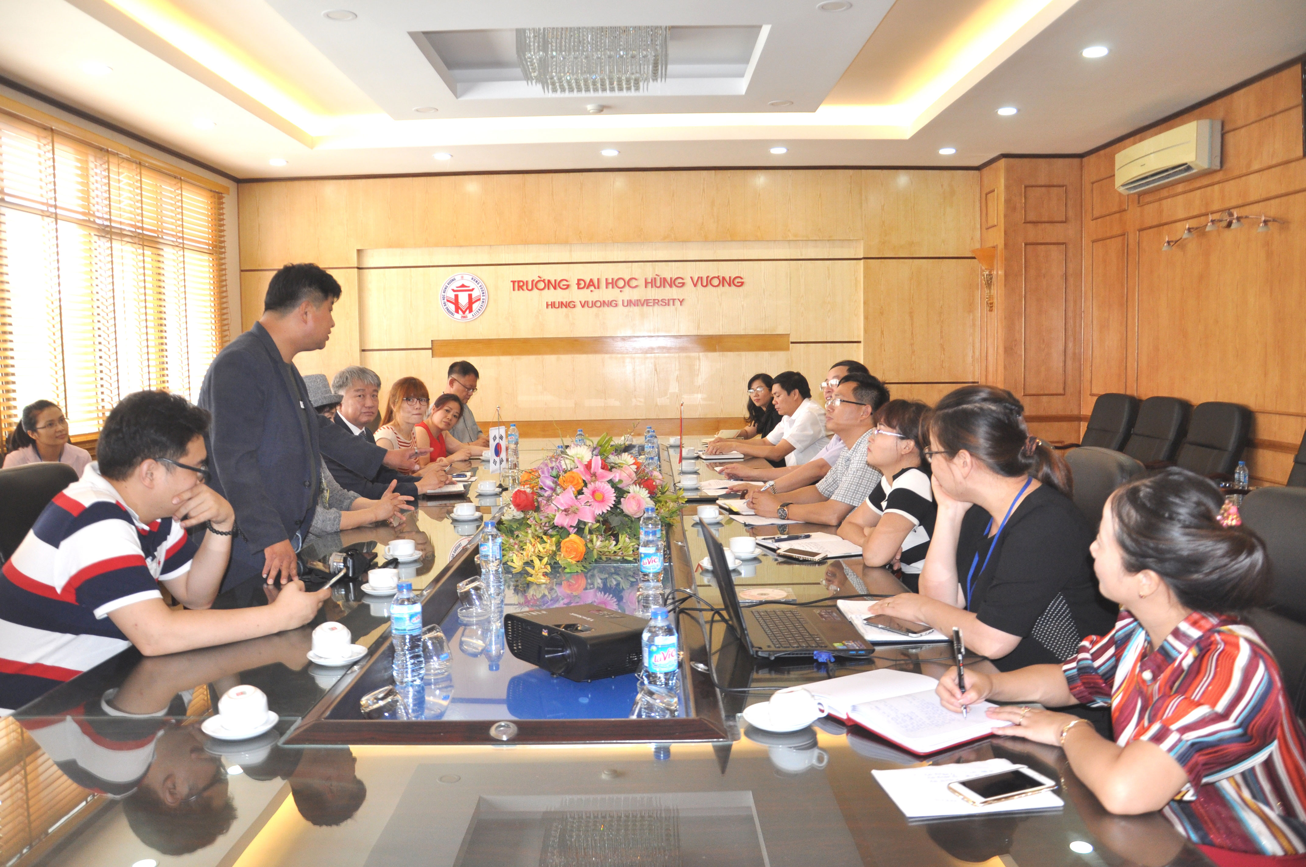 Đoàn công tác của Trường Đại học Chung Woon, Hàn Quốc thăm và làm việc ...