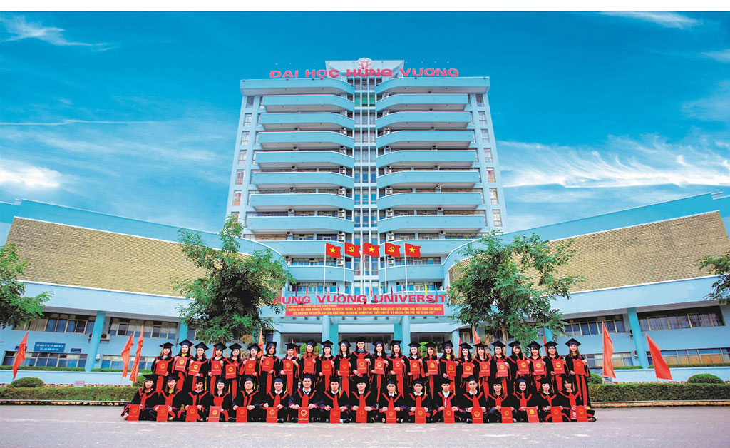 Bồi hồi, xúc động trước ngày tốt nghiệp của sinh viên HVU | Trường Đại ...