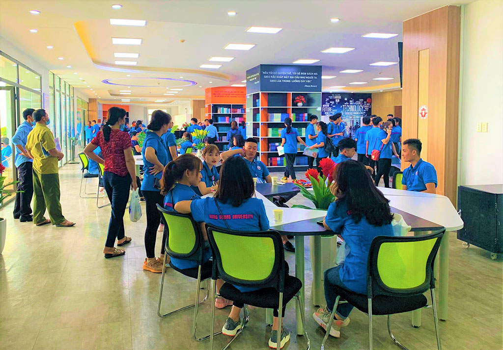 HVU: Rộn ràng không khí ngày nhập học đợt 1 năm 2020 | Trường Đại học ...